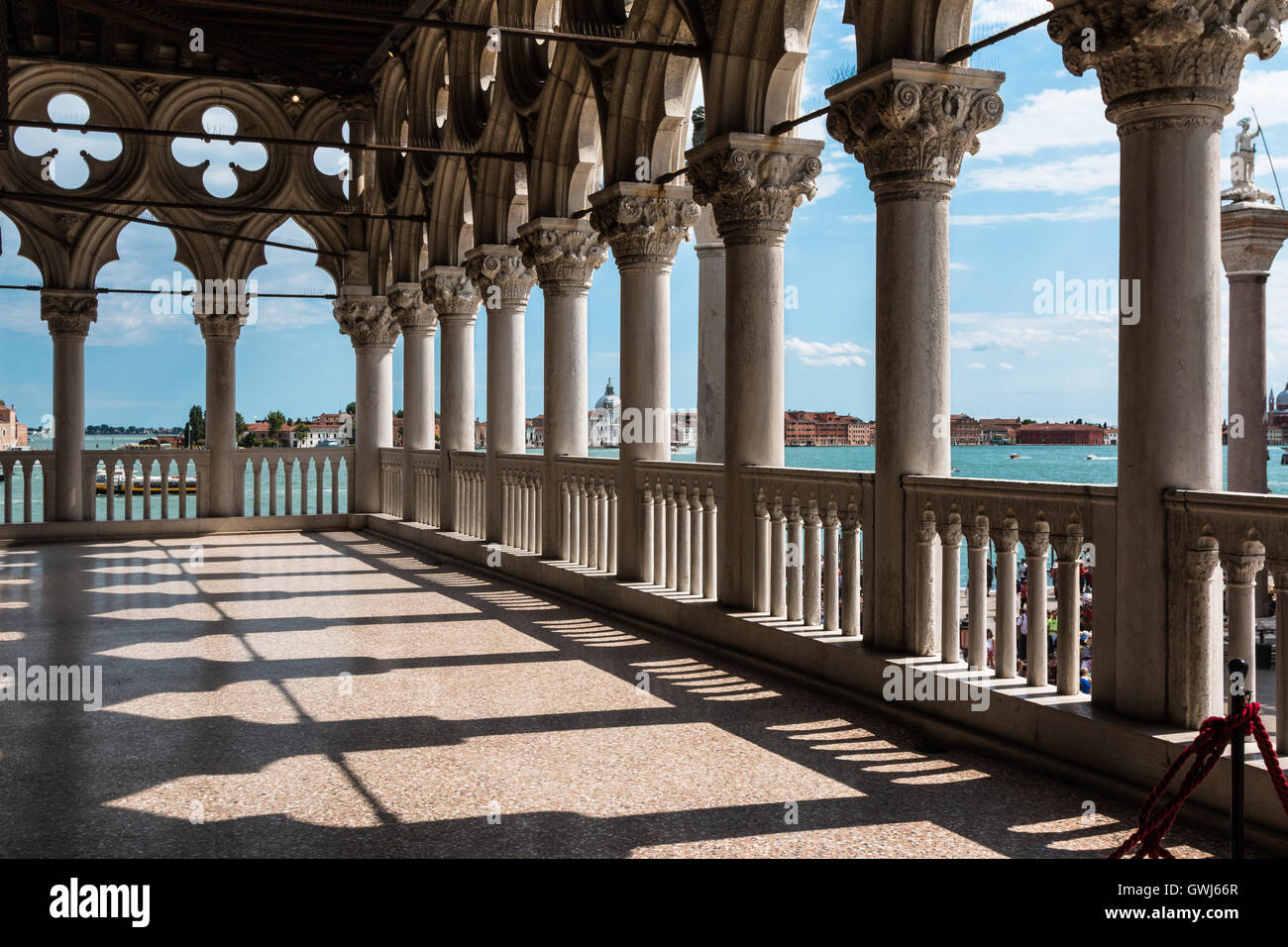 Gothic arcade decoration hi-res stock photography and images - Alamy