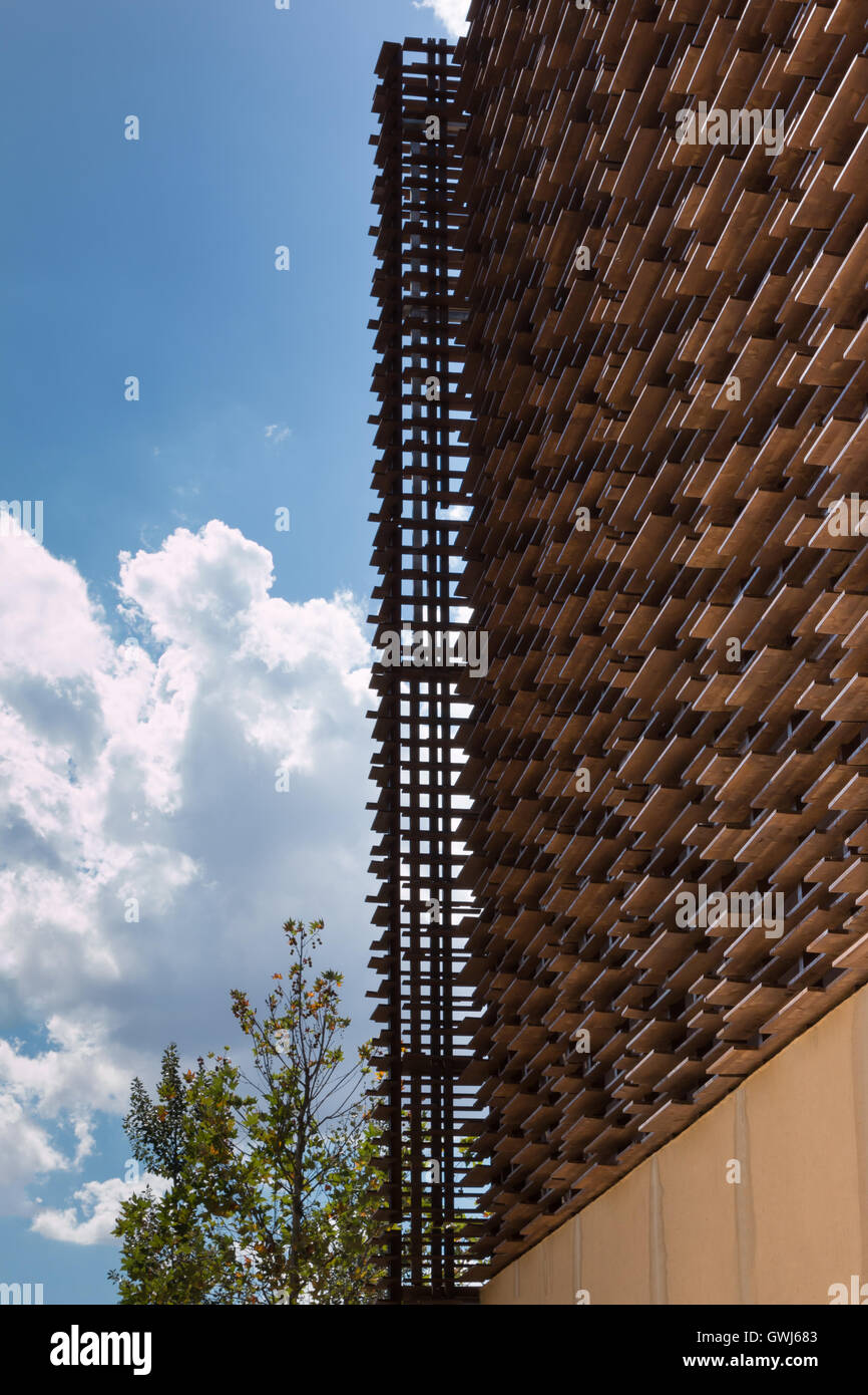 Wooden Structure: Building with Modern Architectural Design at ...