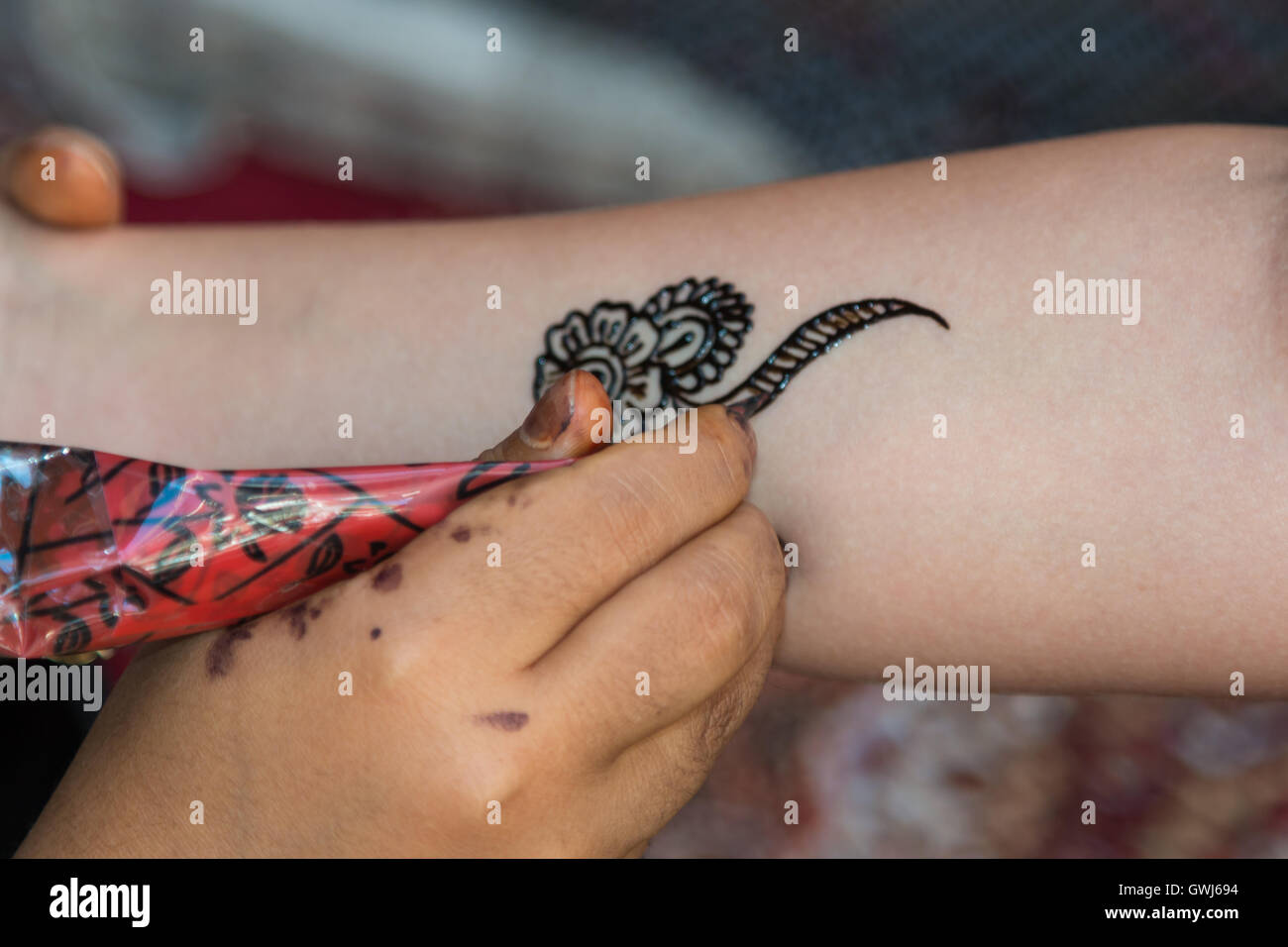 Drawing Floral Henna Tatoo on Female Arm Stock Photo - Alamy