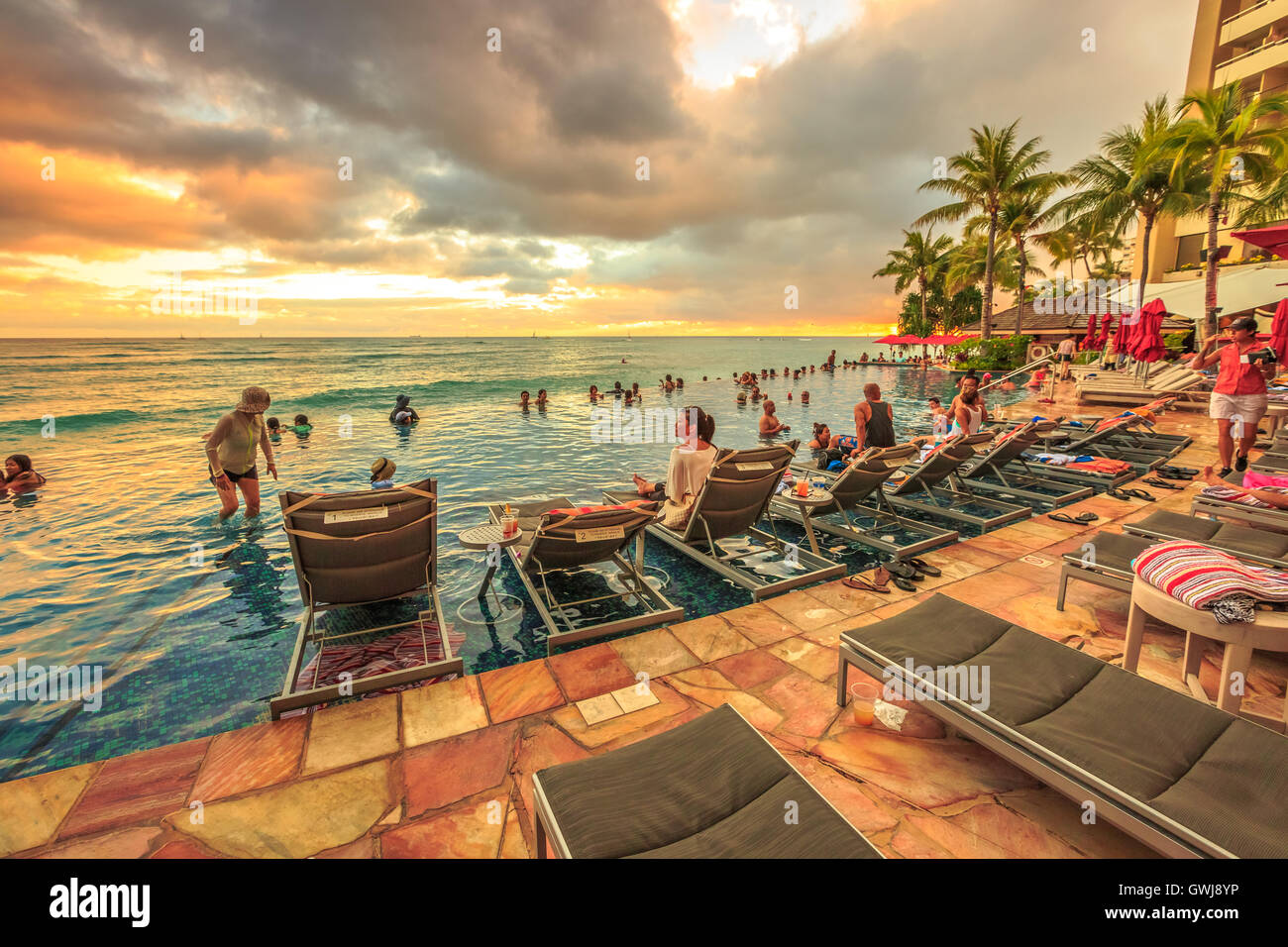 Infinity pool Hawaii Stock Photo - Alamy
