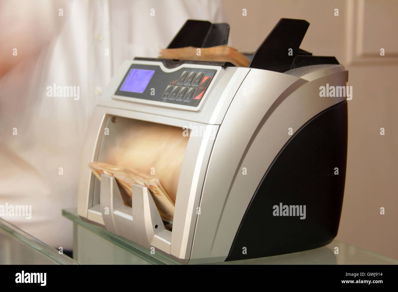 money counting machine Stock Photo - Alamy