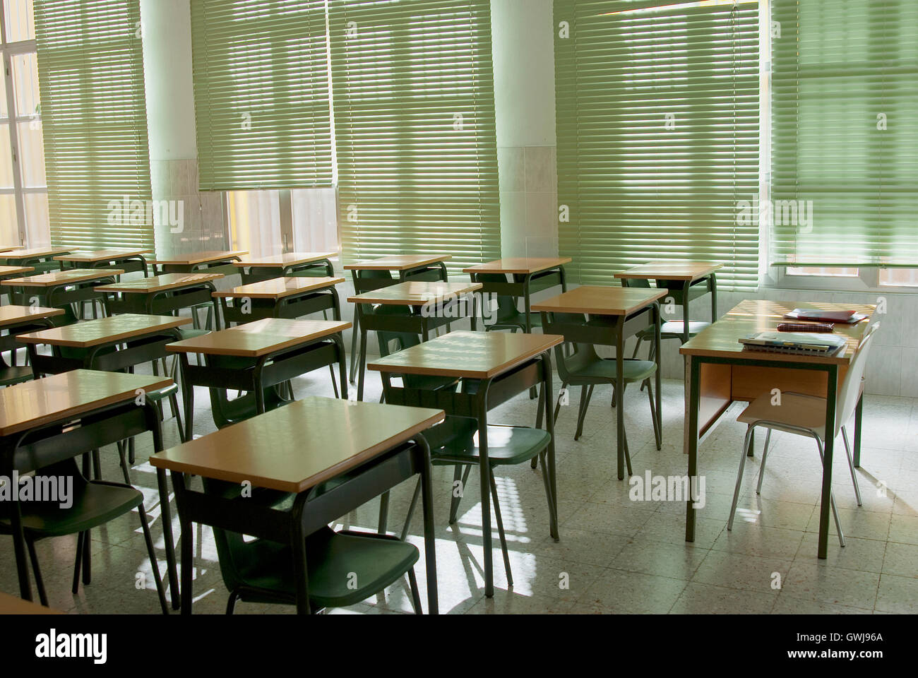 Empty classroom hi-res stock photography and images - Alamy