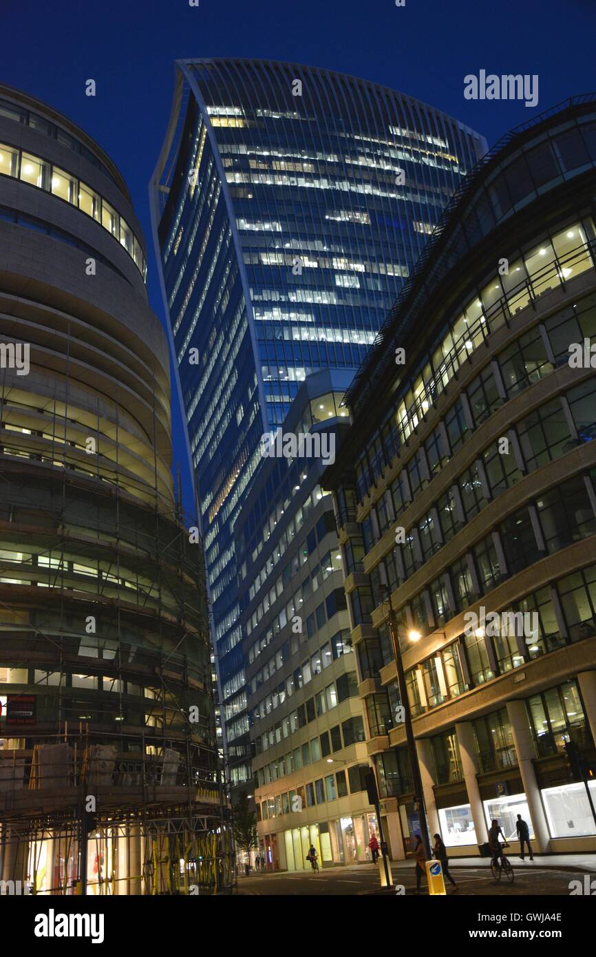 Office building facade night people hi-res stock photography and images ...