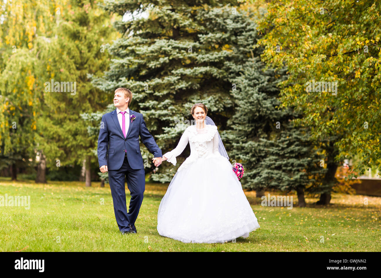 autumn wedding in the park, bride and groom Stock Photo - Alamy