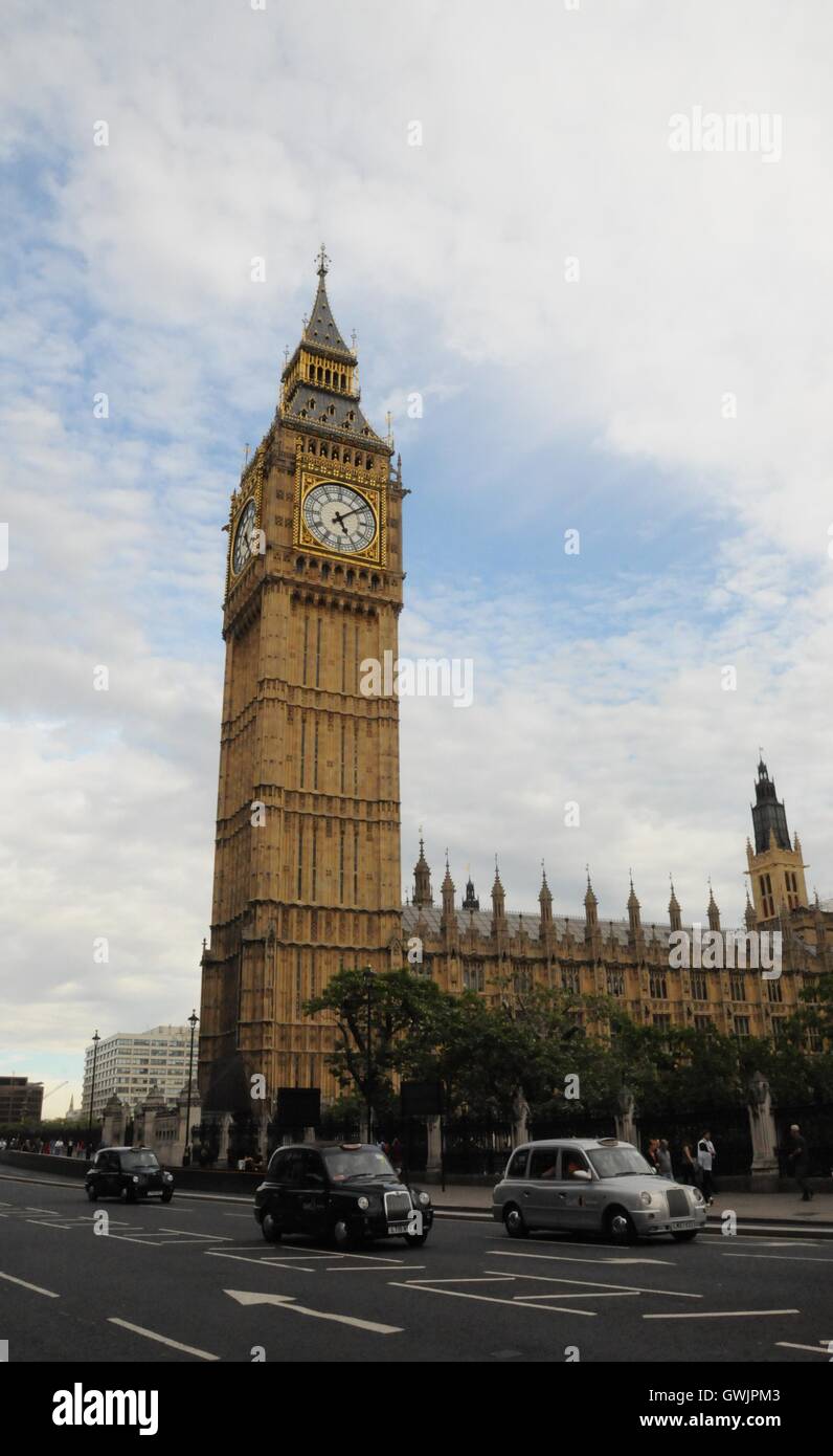 London big ben with taxis hi-res stock photography and images - Alamy