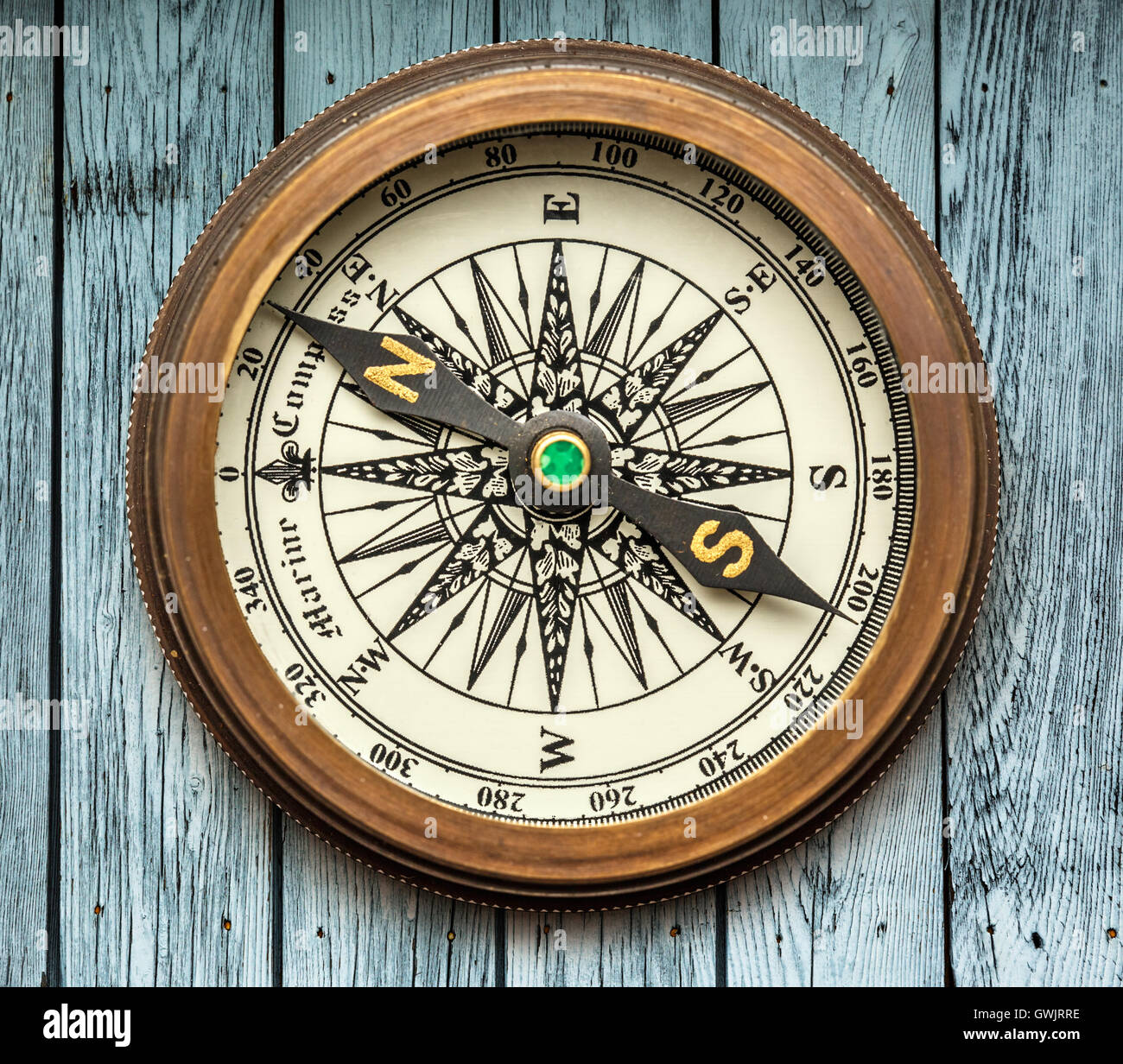 Vintage compass on wooden background in closeup Stock Photo - Alamy
