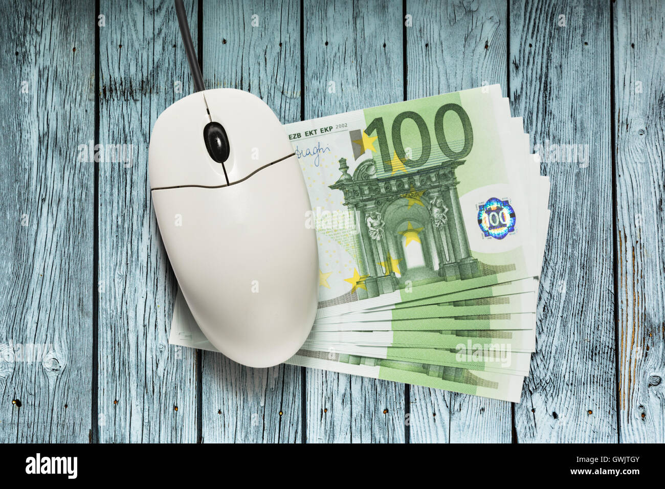 Computer mouse and one hundred euro banknotes Stock Photo - Alamy