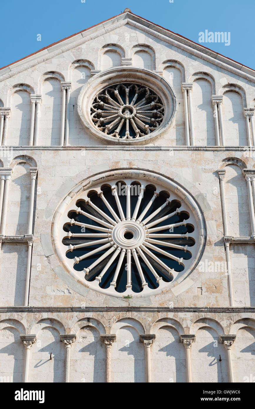 Saint Anastasia Cathedral - detail of facade and Roman style round ...