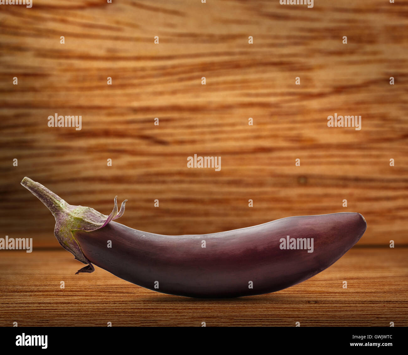One ripe eggplant macro hi-res stock photography and images - Alamy
