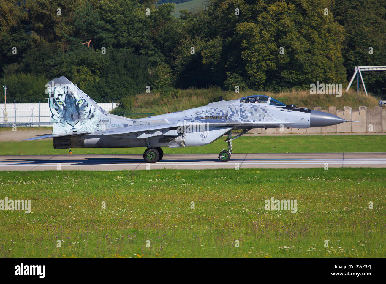 Mig 29 fulcrum military airplane hi-res stock photography and images ...