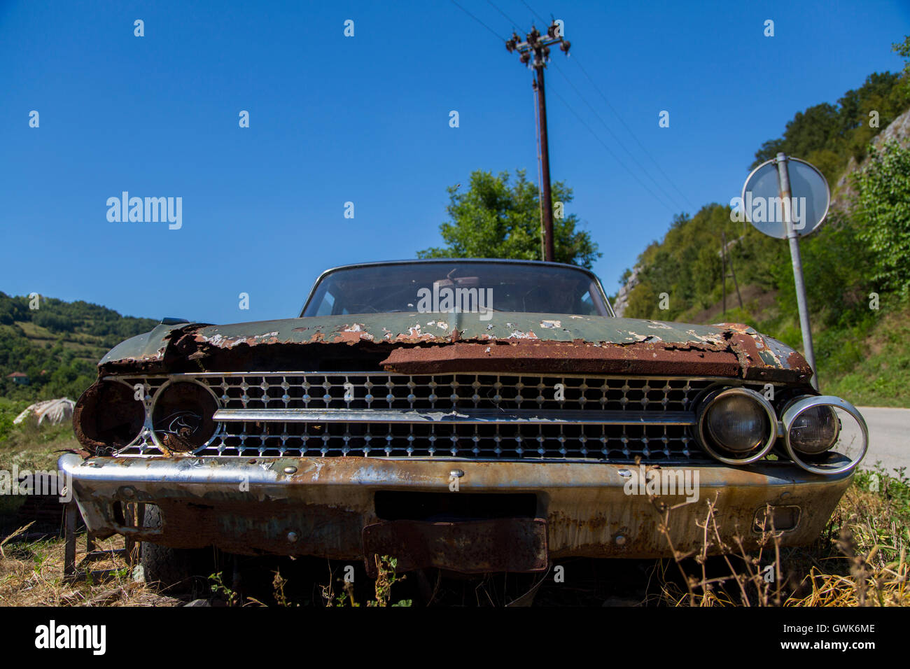 Rusty abandoned car hi-res stock photography and images - Alamy