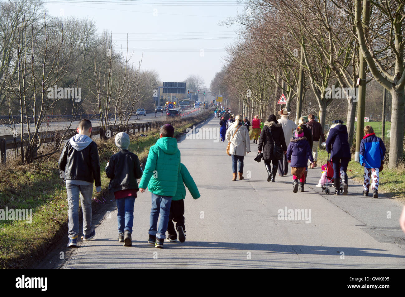 street, friends, town, fun, caravan, music, show, people, walk, funfair ...