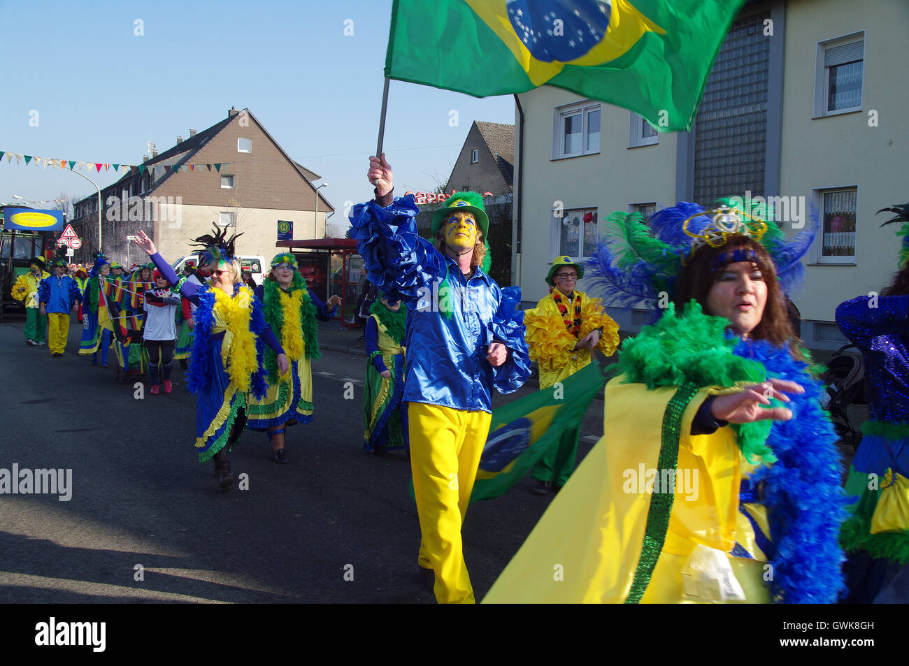street, friends, town, fun, caravan, music, show, people, walk, funfair ...