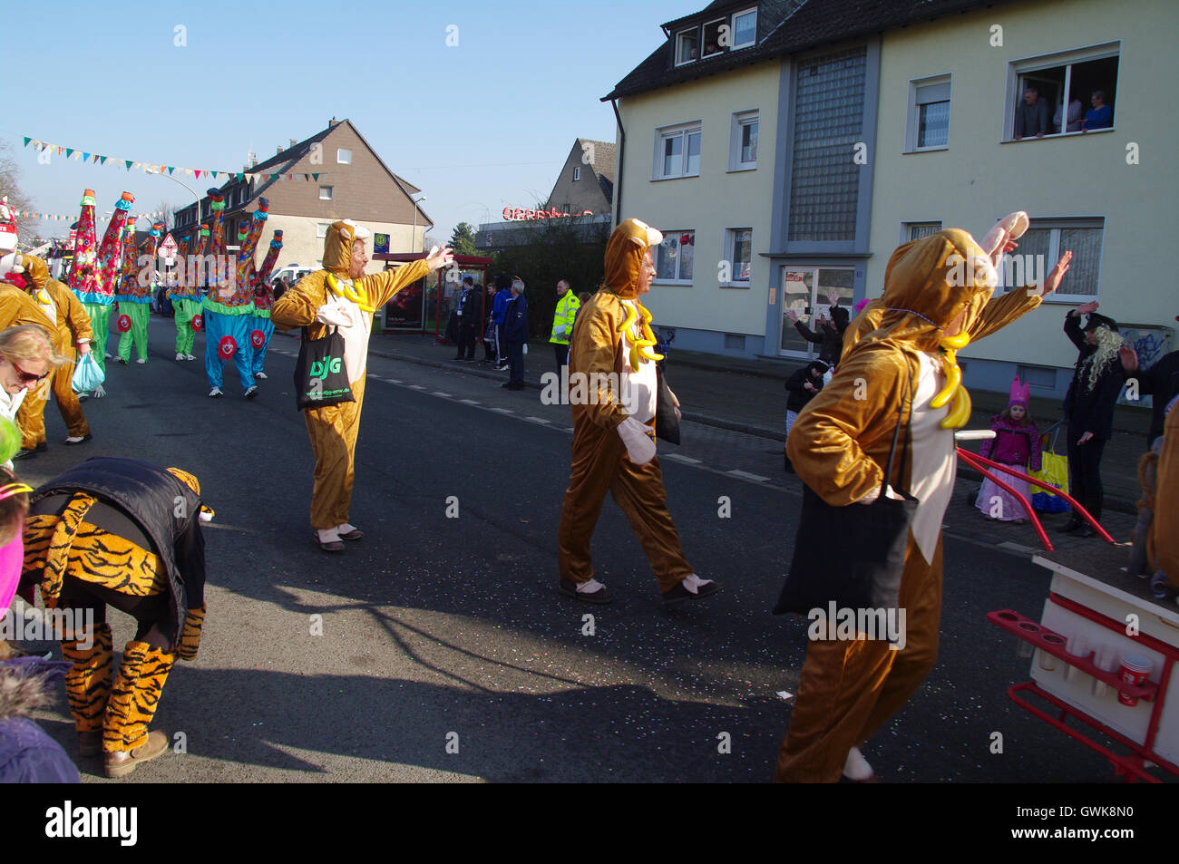 street, friends, town, fun, caravan, music, show, people, walk, funfair ...