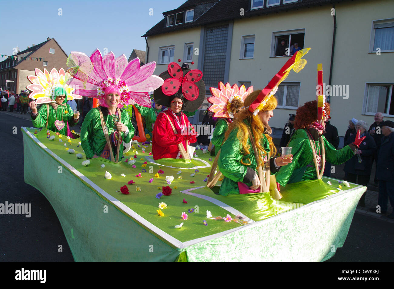 street, friends, town, fun, caravan, music, show, people, walk, funfair ...