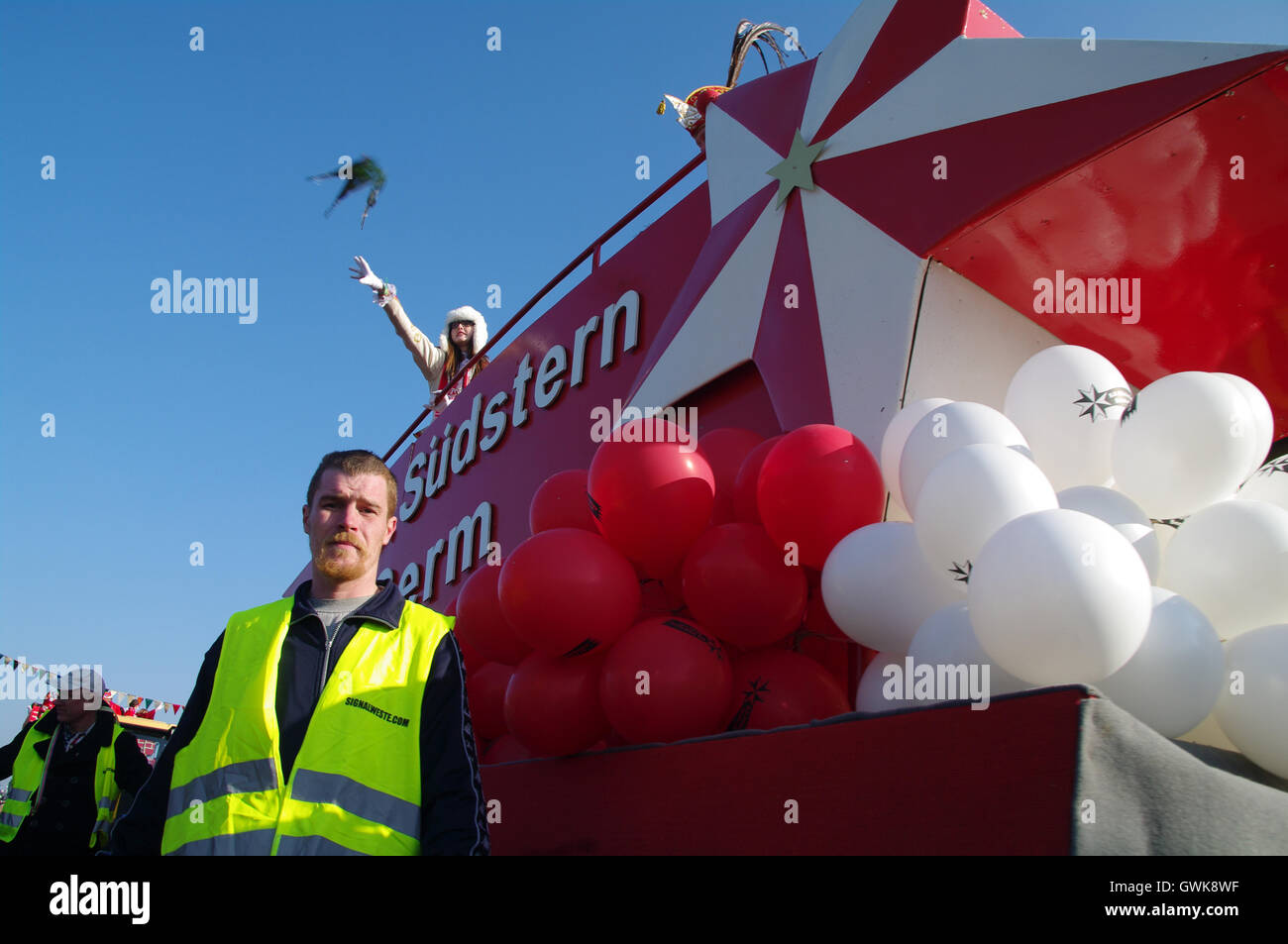 street, friends, town, fun, caravan, music, show, people, walk, funfair ...