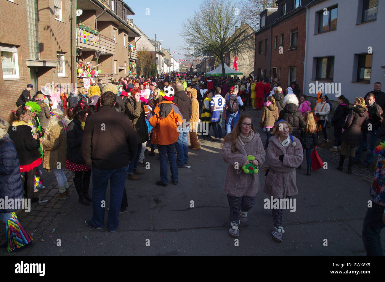 street, friends, town, fun, caravan, music, show, people, walk, funfair ...
