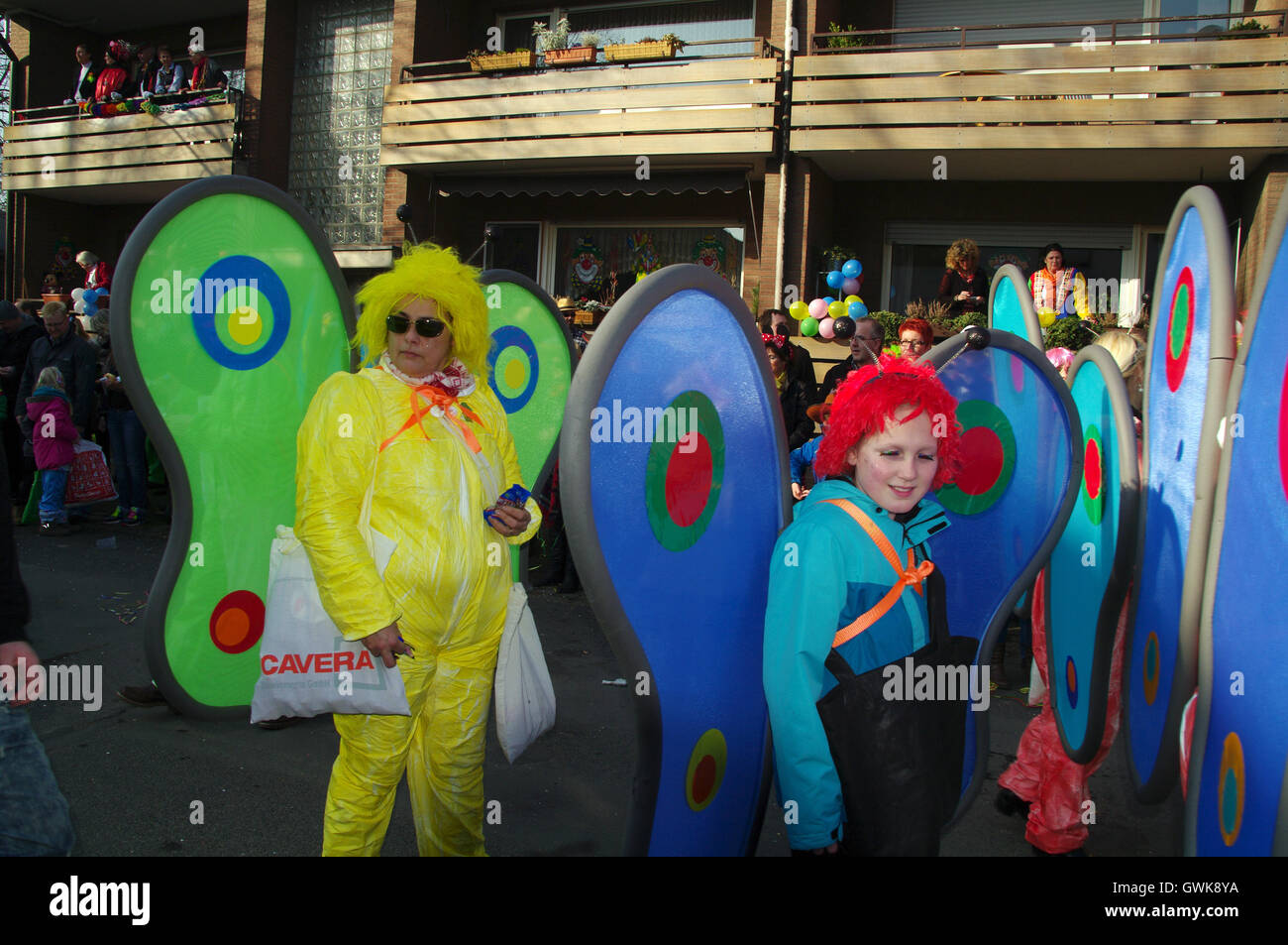 street, friends, town, fun, caravan, music, show, people, walk, funfair ...