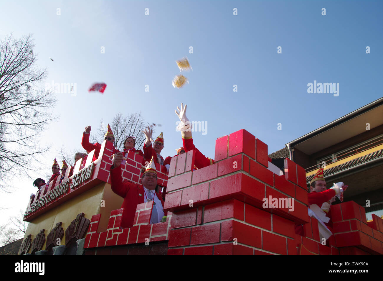 street, friends, town, fun, caravan, music, show, people, walk, funfair ...