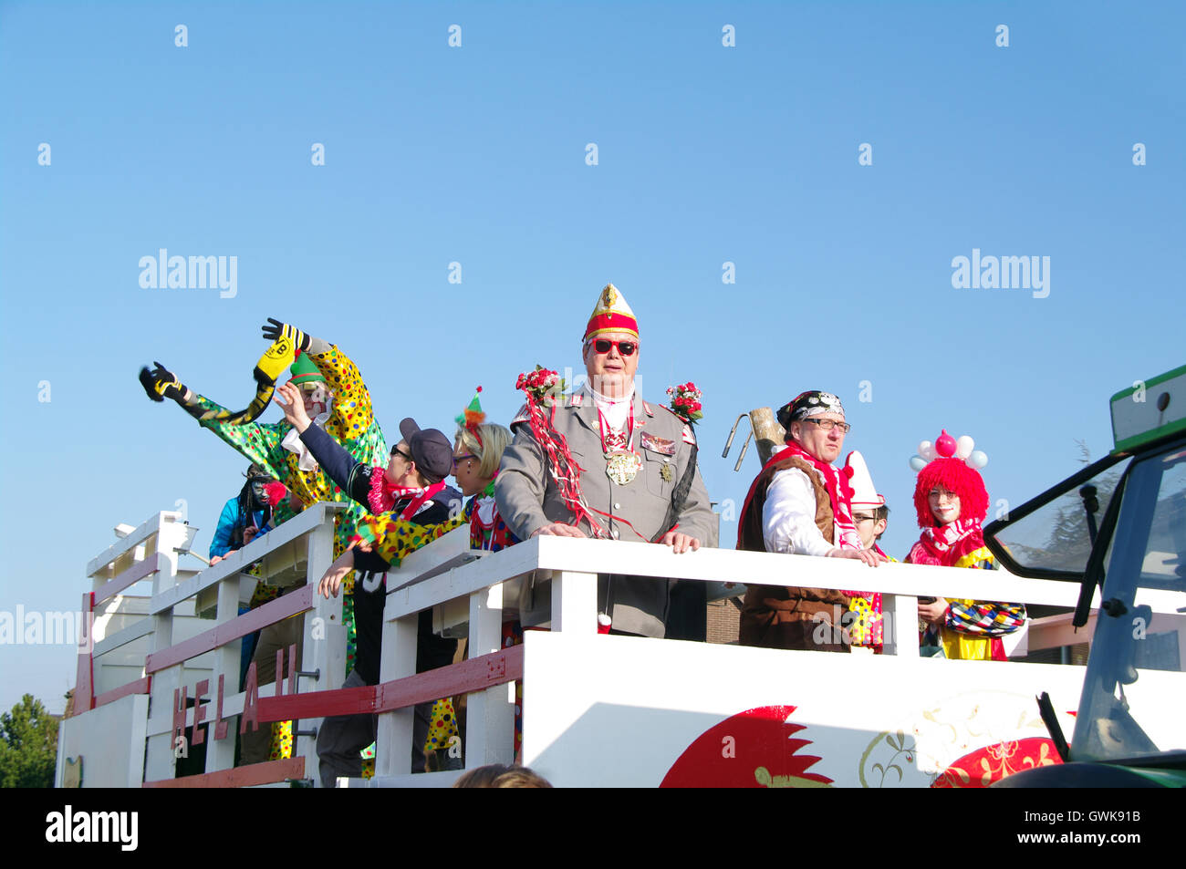 street, friends, town, fun, caravan, music, show, people, walk, funfair ...