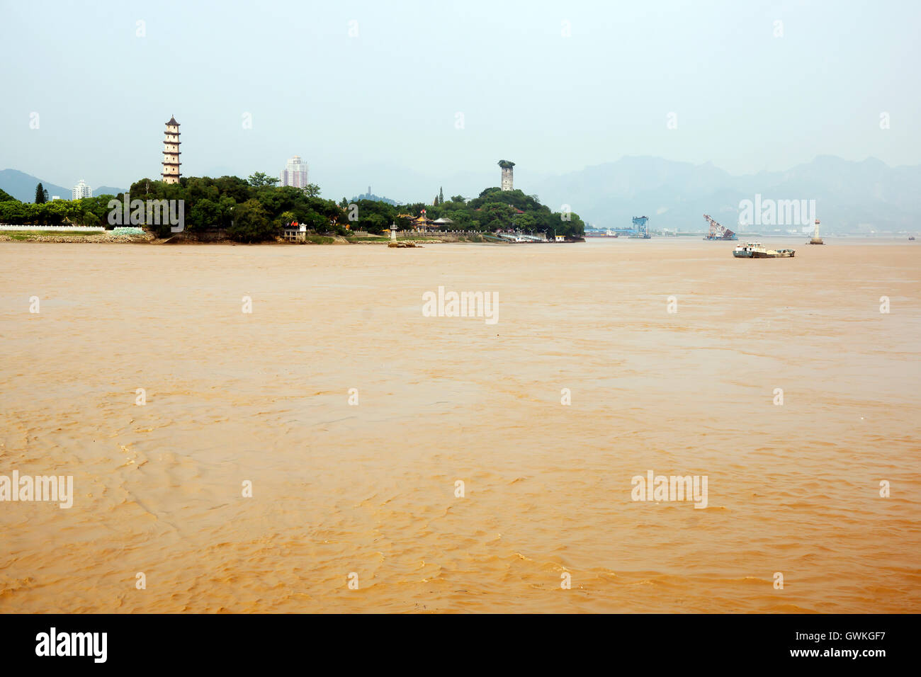 China Wenzhou landscape - river Temple Stock Photo - Alamy