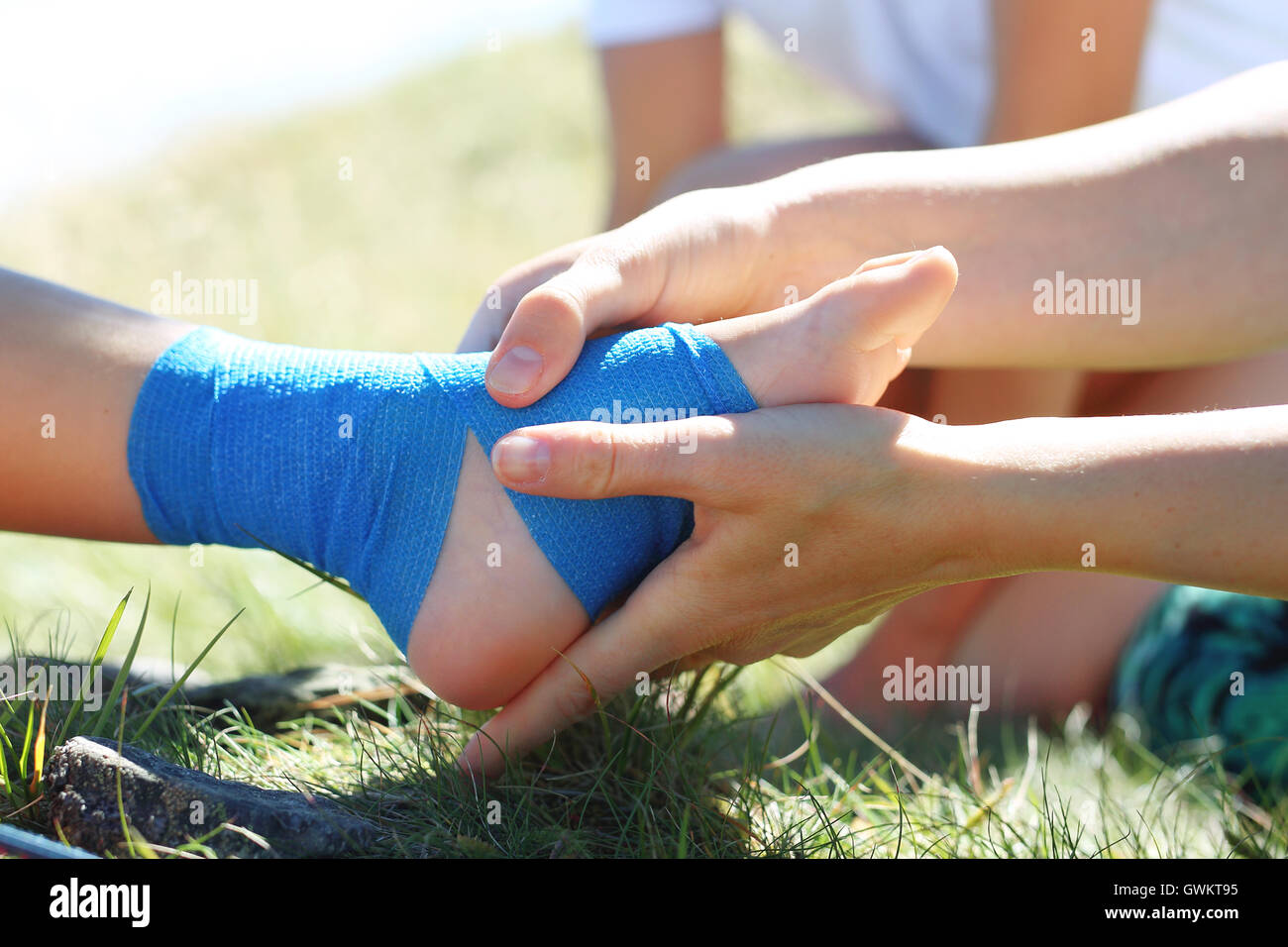 Broken leg boy hi-res stock photography and images - Alamy