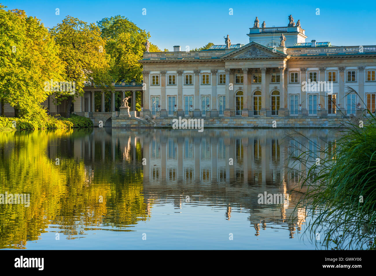 Lazienki palace in Lazienki Park, Warsaw, Poland Stock Photo - Alamy