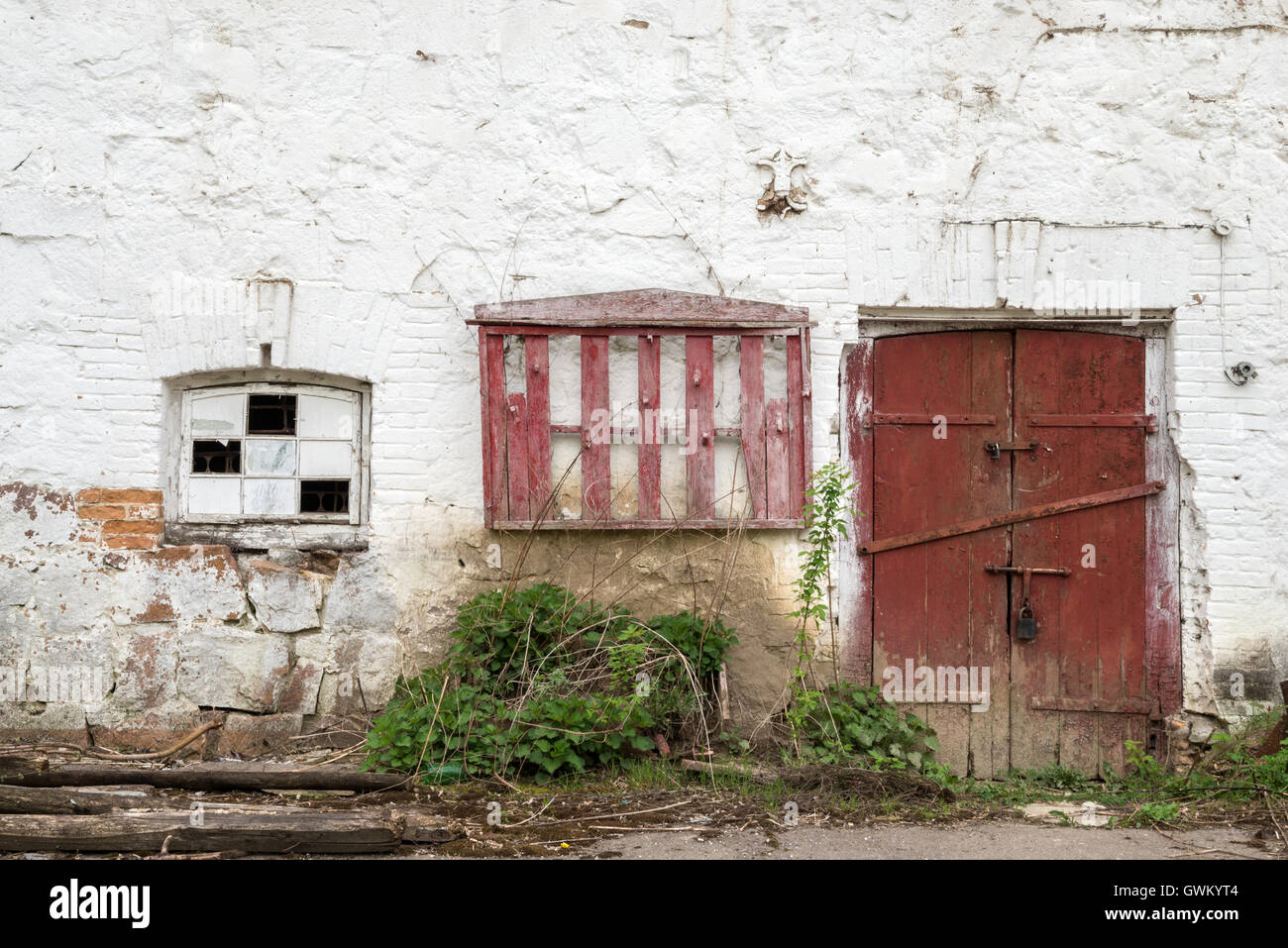 Wall with red door and window Stock Photo - Alamy