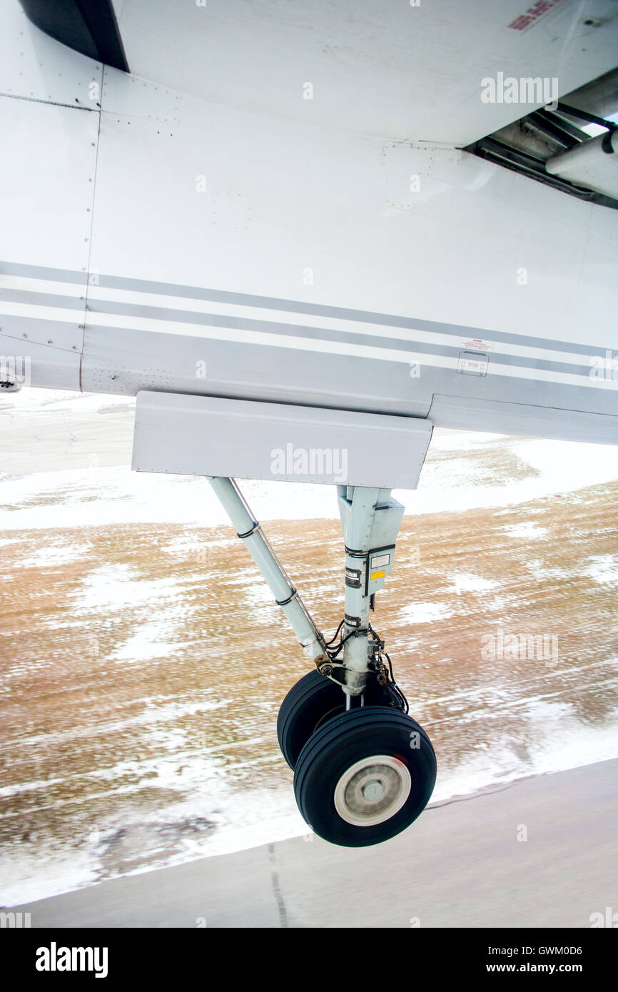 Exterior landing wheels hi-res stock photography and images - Alamy