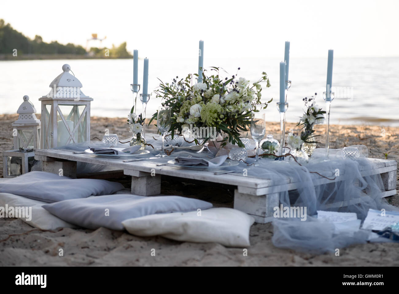 Table accessories hi-res stock photography and images - Alamy