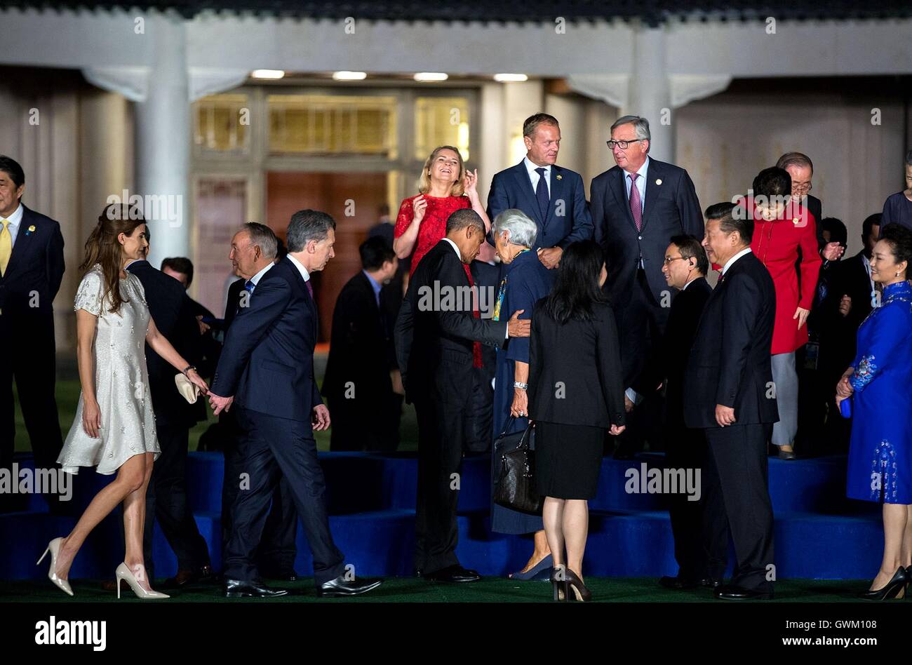 U.S President Barack Obama talks with Managing Director of the ...