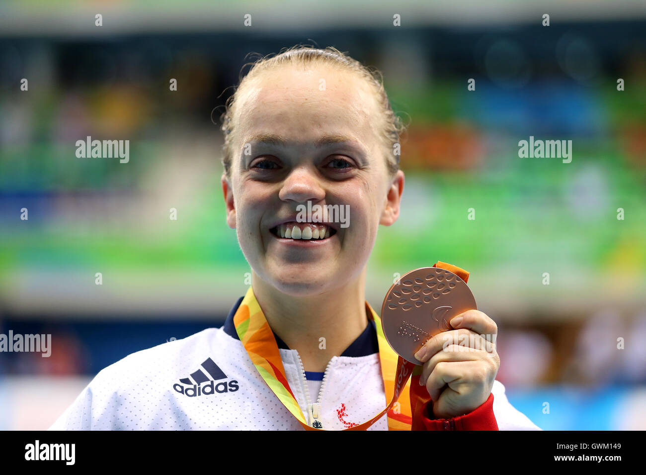 Great Britain's Eleanor Simmonds celebrates with her bronze medal after ...