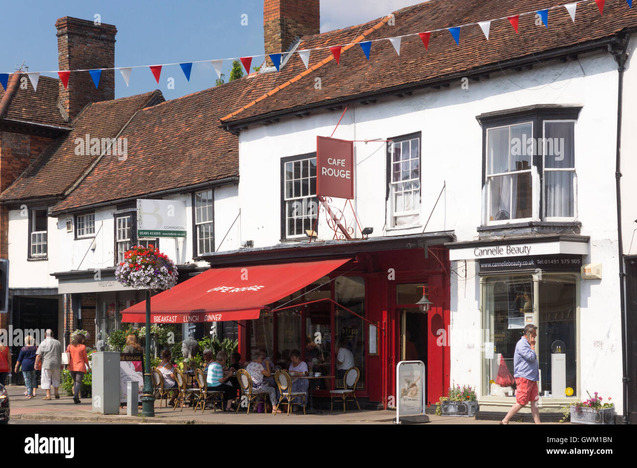 Henley on thames cafe hi-res stock photography and images - Alamy