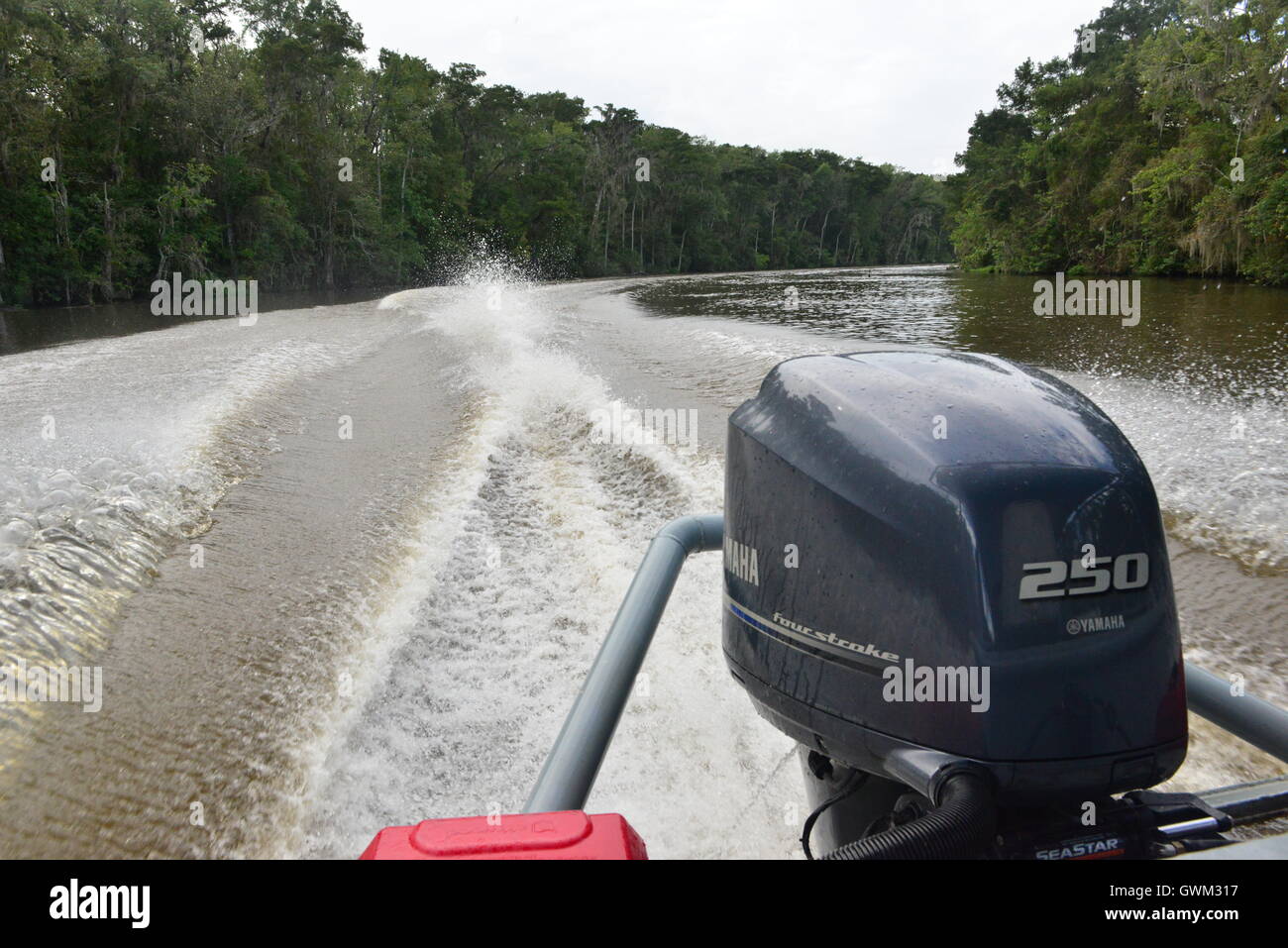 Outboard motor cover hi-res stock photography and images - Alamy