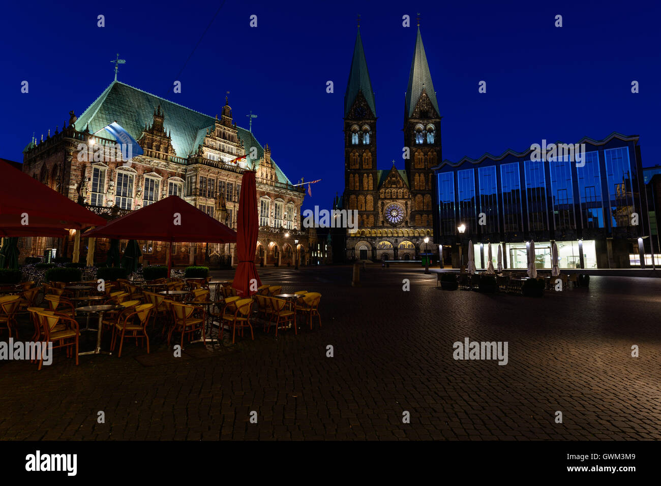 Bremen - View of the historic market square with town hall, Bremen ...