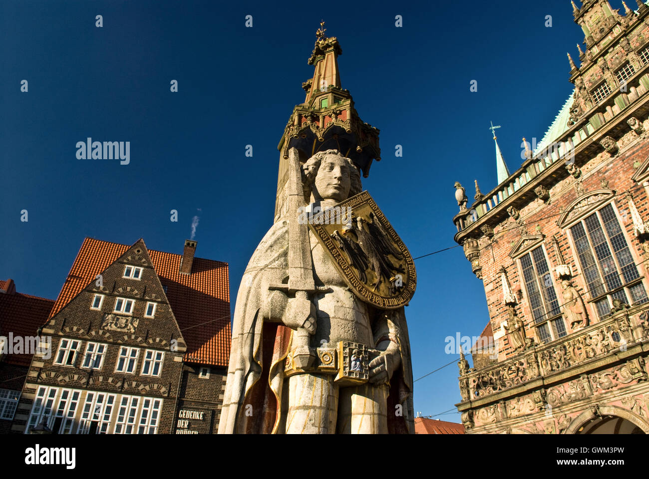 Bremen - View of Roland statue and market square Stock Photo - Alamy