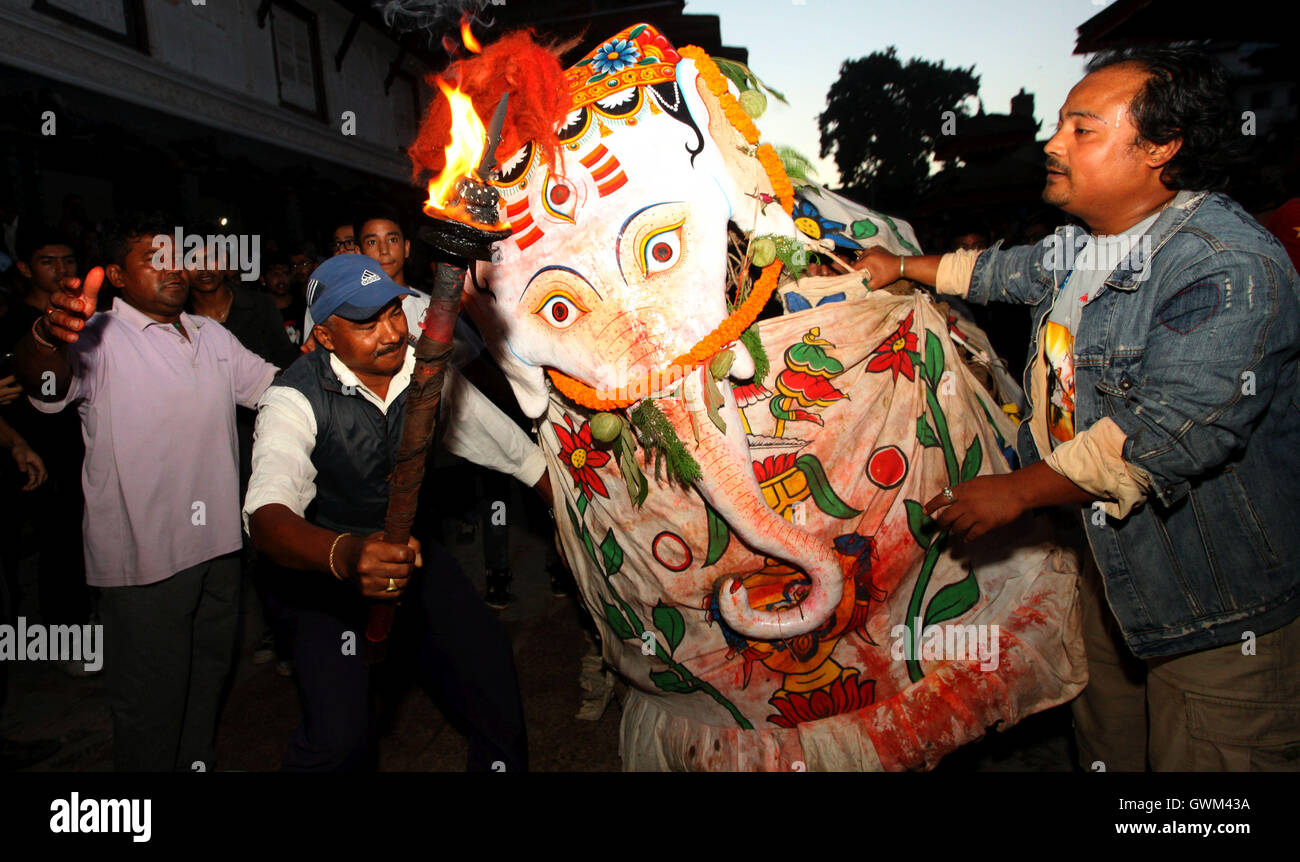Kathmandu, Nepal. 13th Sep, 2016. Masked dancer as Pulukisi performs on ...