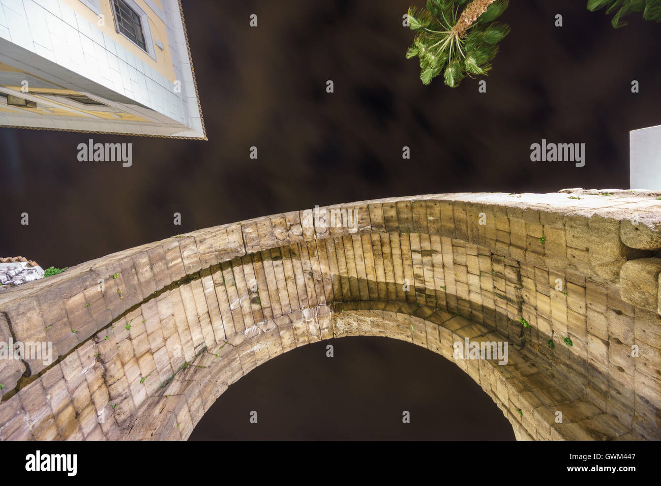 Bottom arch hi-res stock photography and images - Alamy