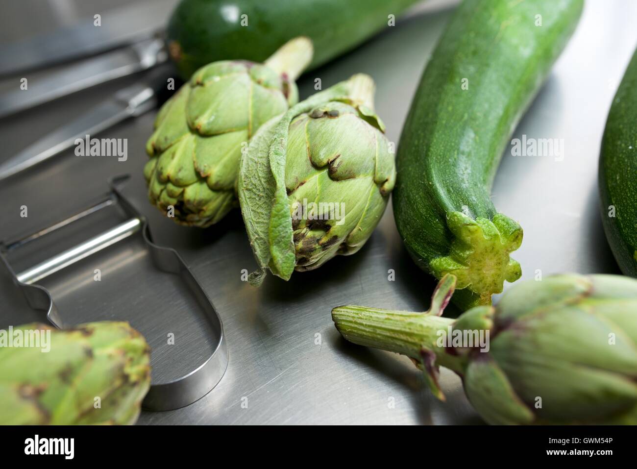 Vegetables cooking utensils hi-res stock photography and images - Alamy