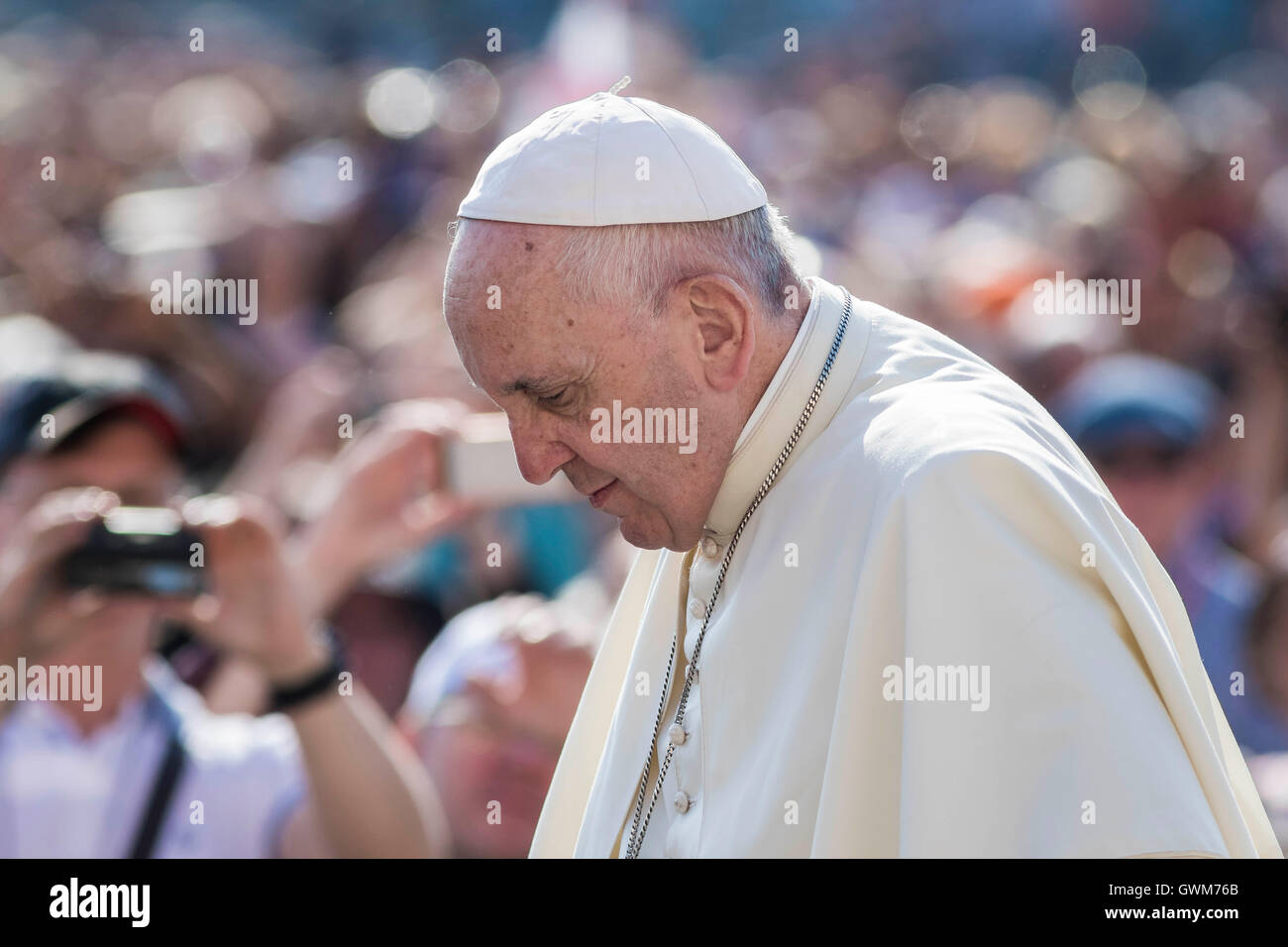 Vatican City, Vatican. 14th Sep, 2016. Pope Francis arrives to ...