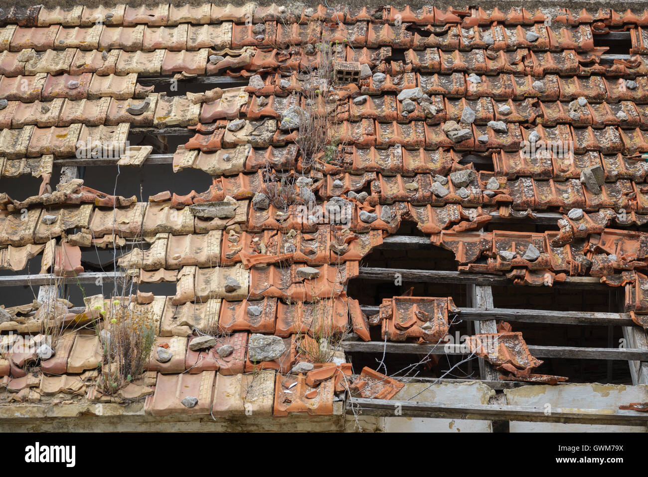 Broken tile roof Stock Photo - Alamy