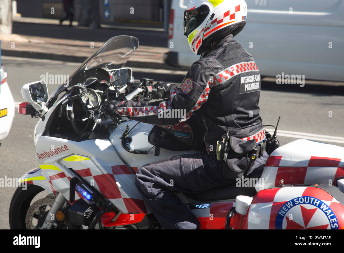 Paramedic uniform hi-res stock photography and images - Alamy