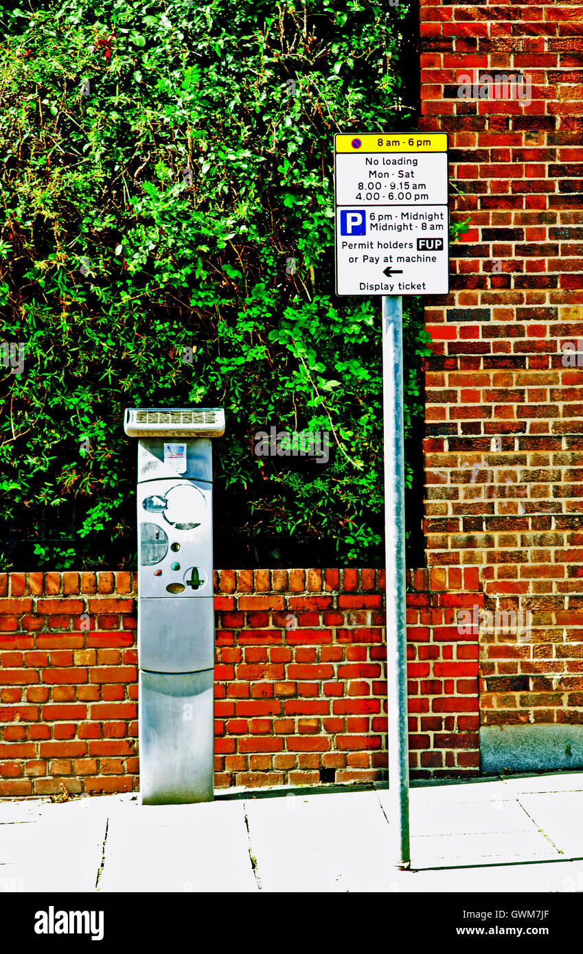 Parking meter sign hi-res stock photography and images - Alamy