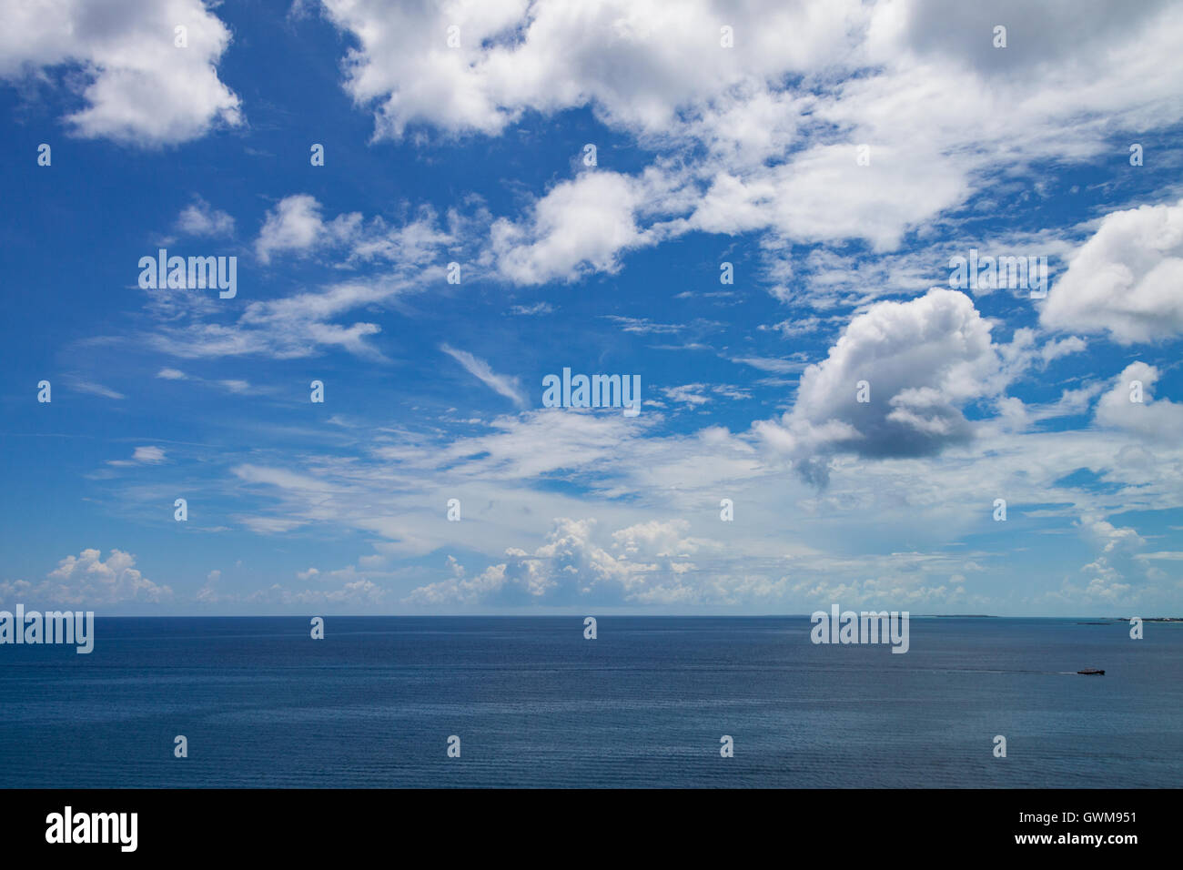Nassau bahamas sky clouds hi-res stock photography and images - Alamy