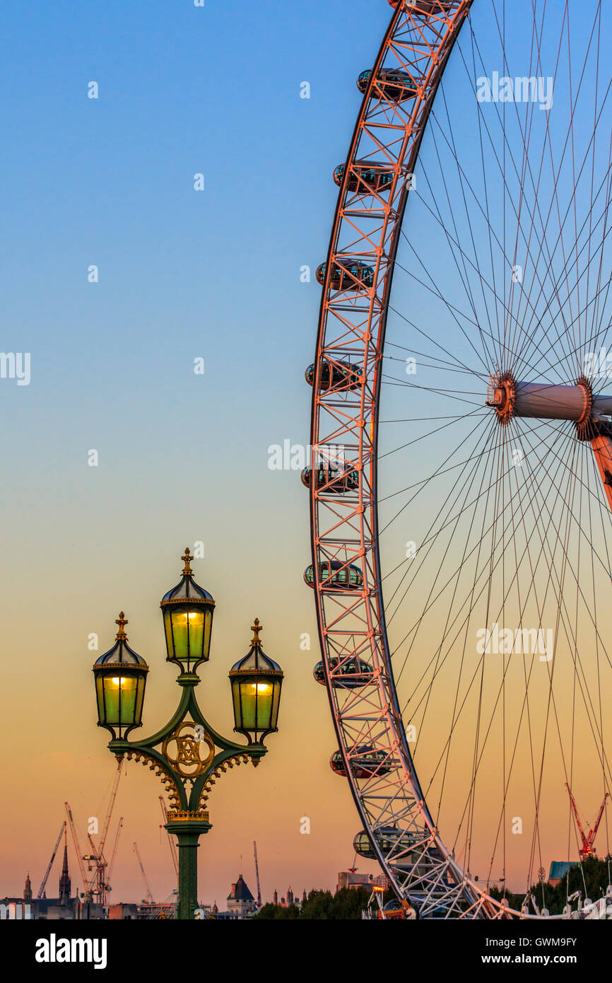 City hall london thames sunrise hi-res stock photography and images - Alamy