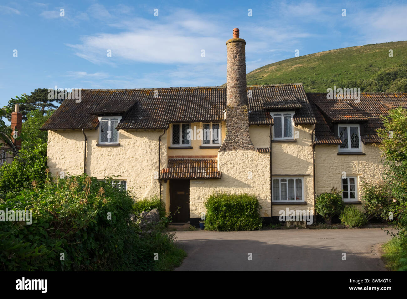 traditional cottage in the village of Bossington, Somerset Stock Photo ...