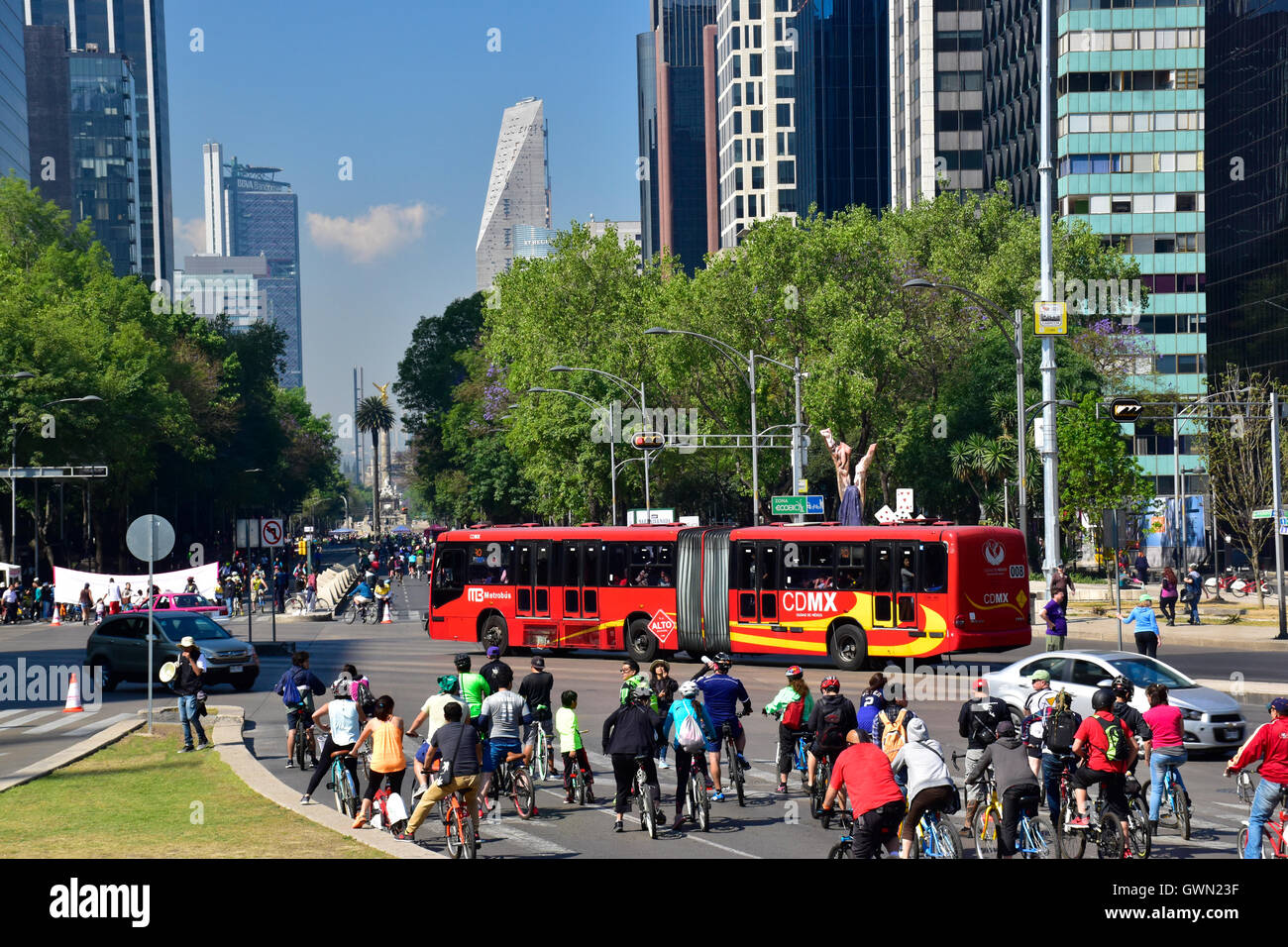 Metrobus hi-res stock photography and images - Alamy