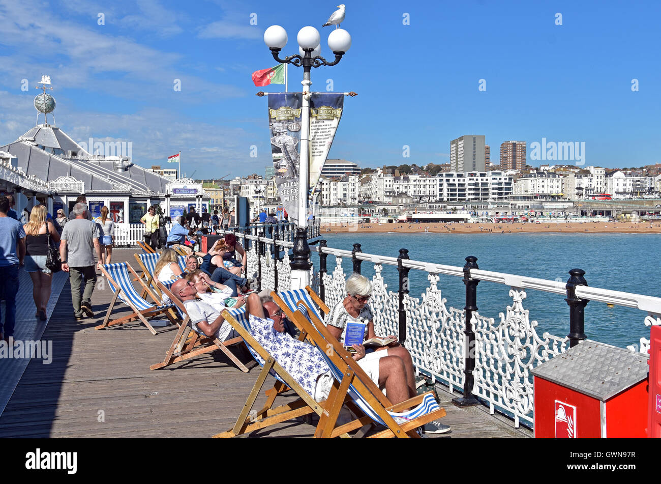 holidaymakers relaxing on Brighton pier Stock Photo - Alamy