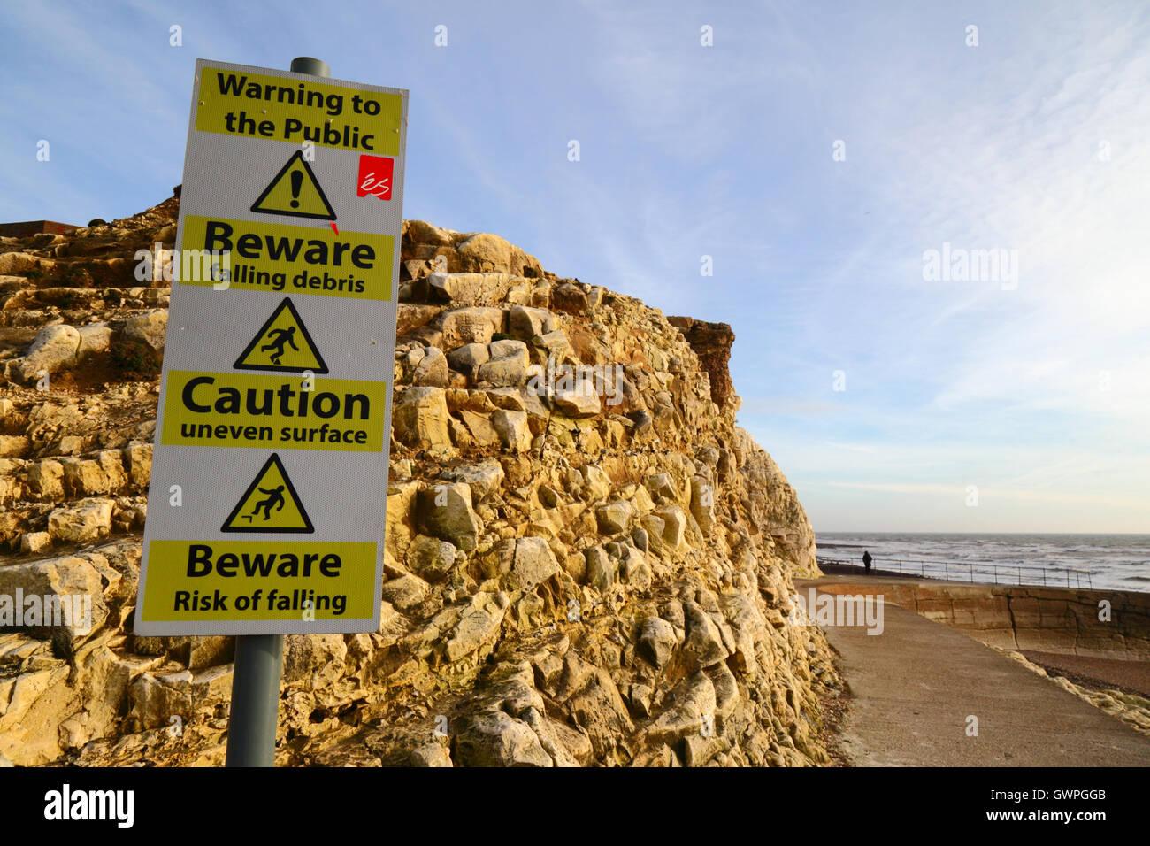 Caution falling cliffs warning sign hi-res stock photography and images ...