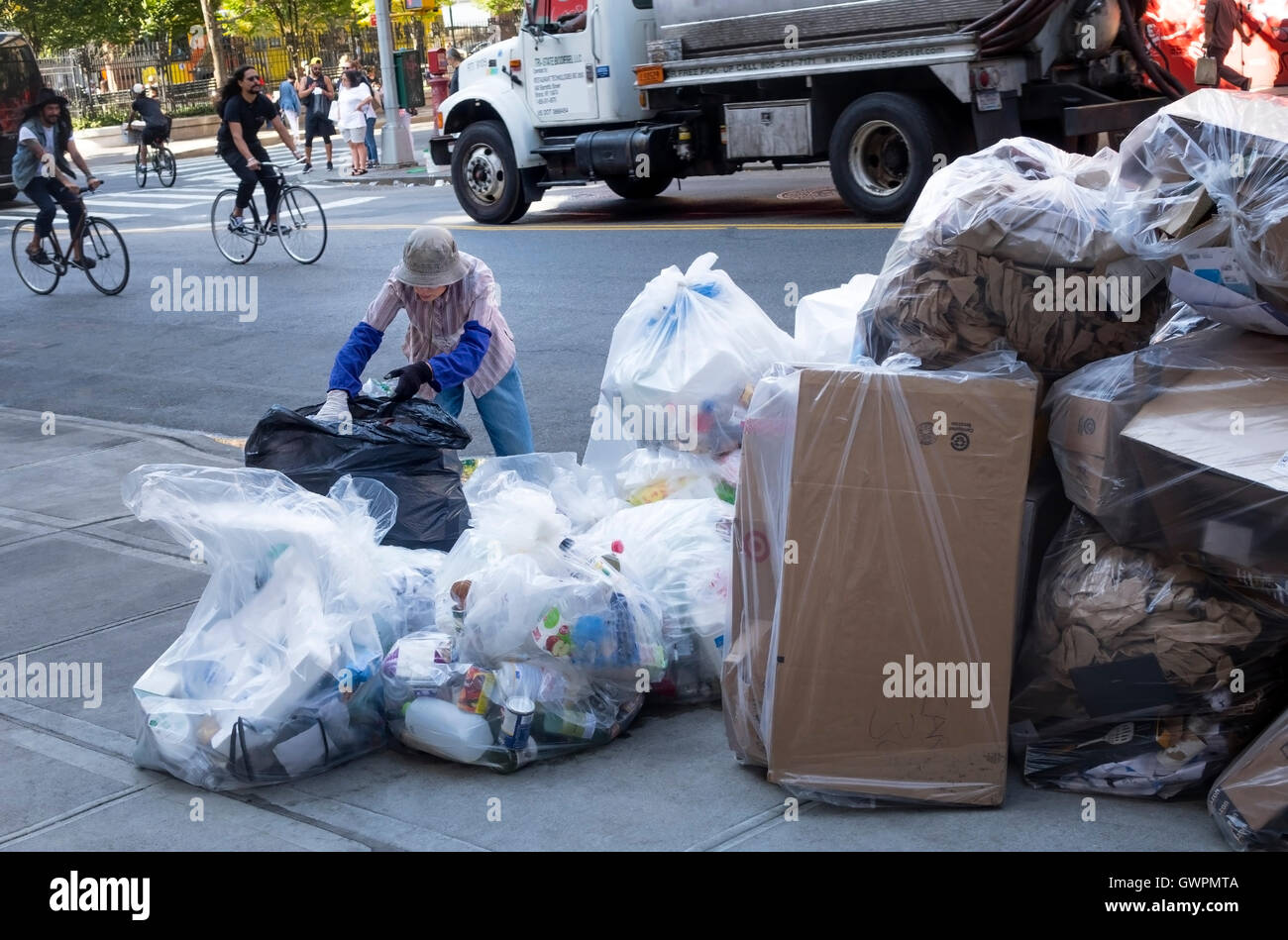 Collecting bottles and cans hi-res stock photography and images - Alamy